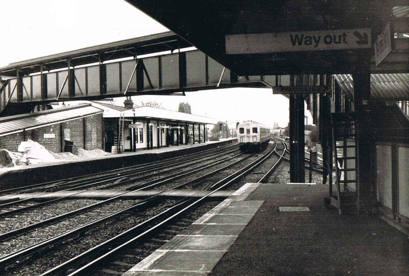 the rail thing: Raynes Park - missed opportunity?