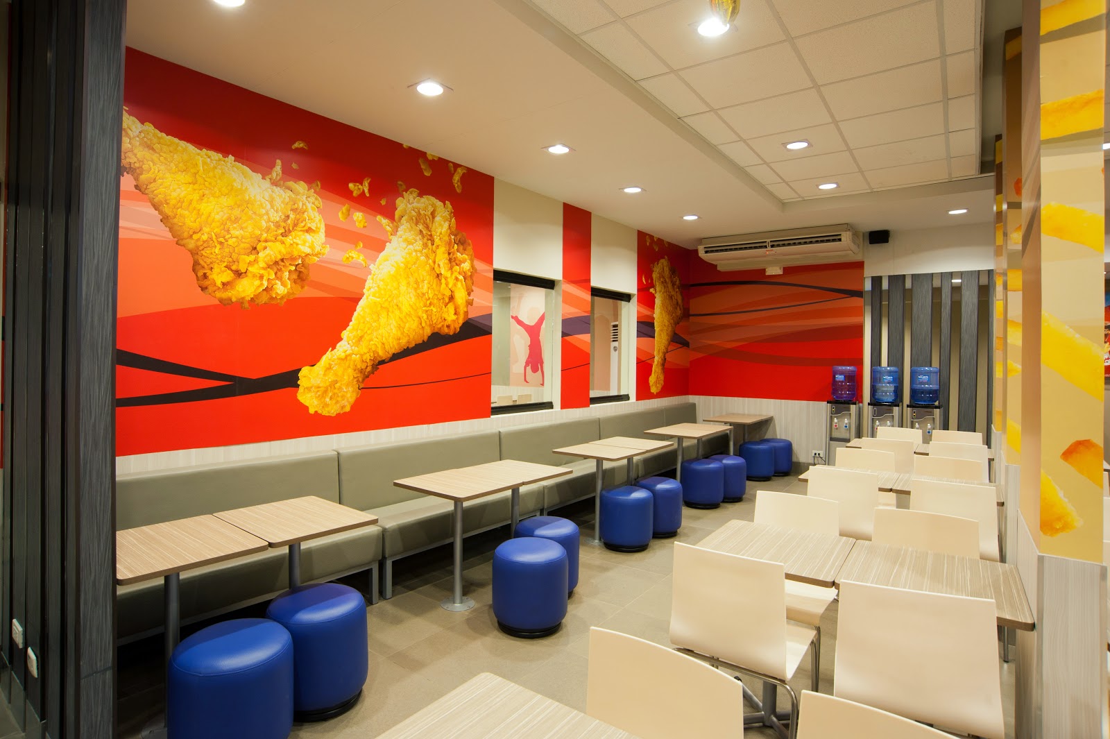 Sweet & Bon Appetit: Loyal patrons delight in Jollibee’s new and modern ...