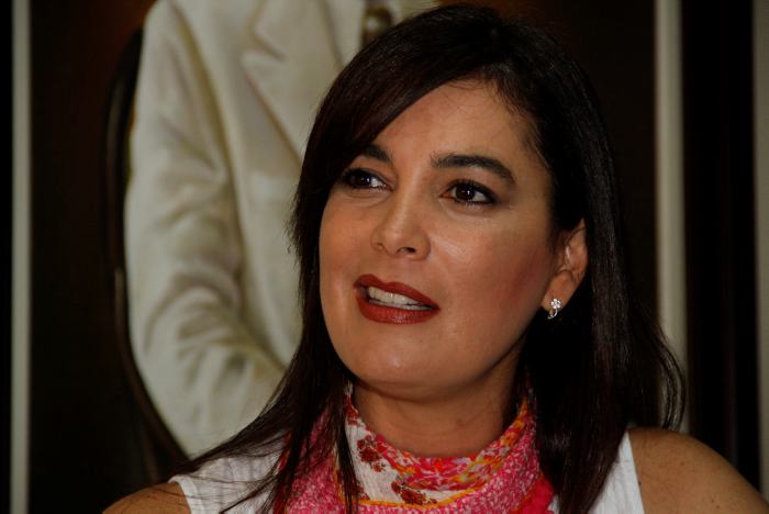 Rudy Rodriguez, se queria "ENCHUFAR" pero quedo desenchufada por el ...