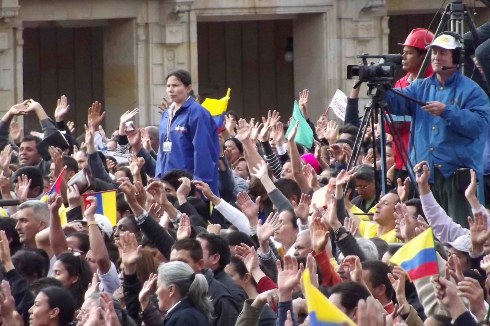 Mike's Bogota Blog: Faith and Passion on Plaza Bolivar