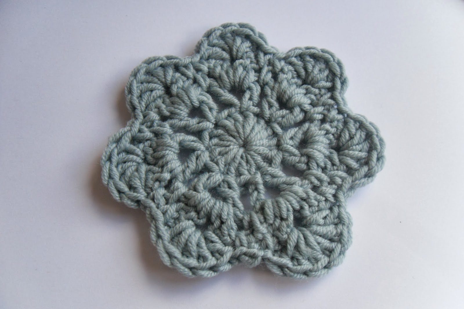 My Crazy Mad World: Fabulous Flat Crochet Flowers...Tutorial...
