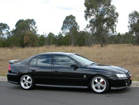 holden commodore black