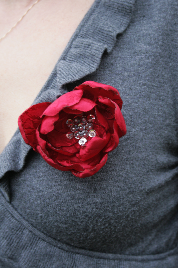 DIY // Valentine's flower brooch