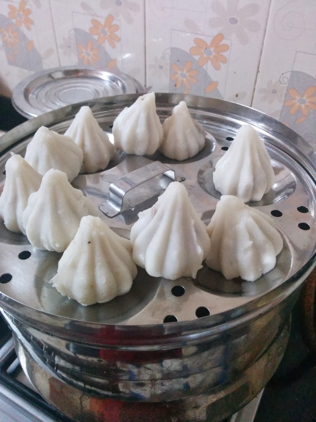 Pathare Prabhu Recipes: Ukdiche Modak (Steamed Modak)