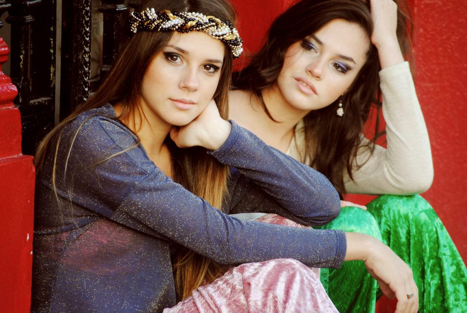 Lali Esposito News: Julieta e Paulina Vetrano per la campagna di ...