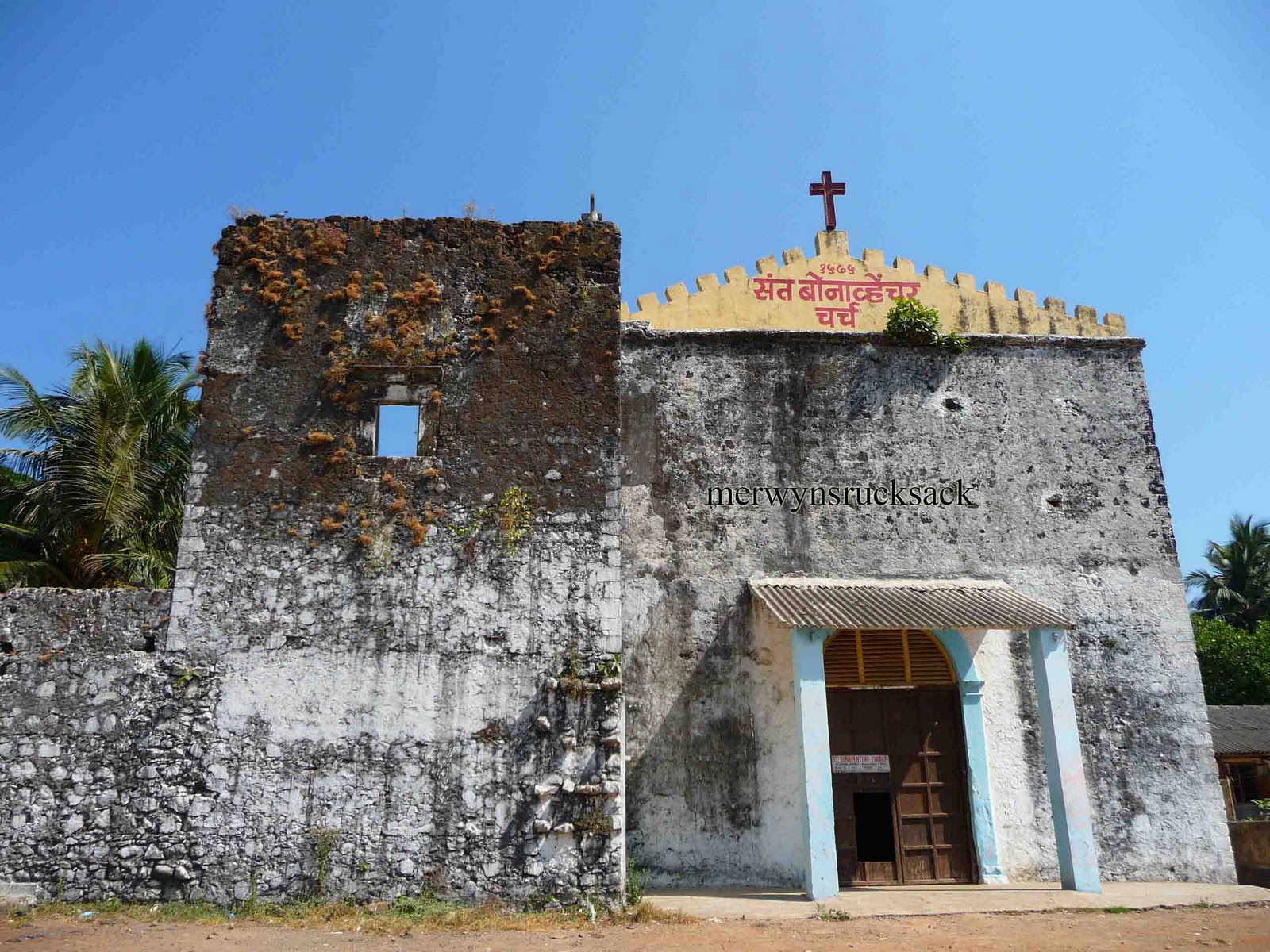 Madh Fort, Erangal Village and Mandapeshwar Caves | The journey of a ...