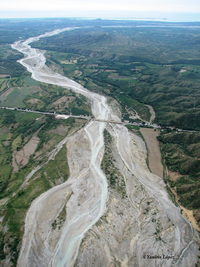 Ningún lugar está lejos... en RD: Las estrías blancas y secas del río ...