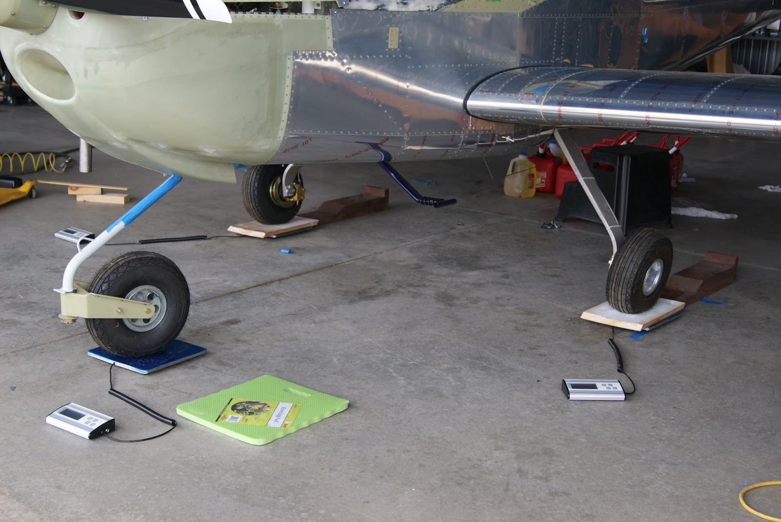 DOG Aviation John's RV-12 Blog: Weights & Balance Measurements Completed