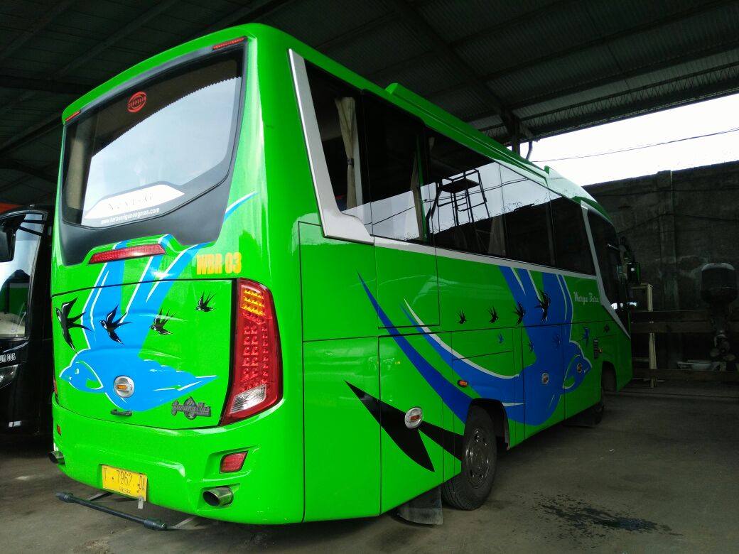 BUS WARGA BARU PARIWISATA