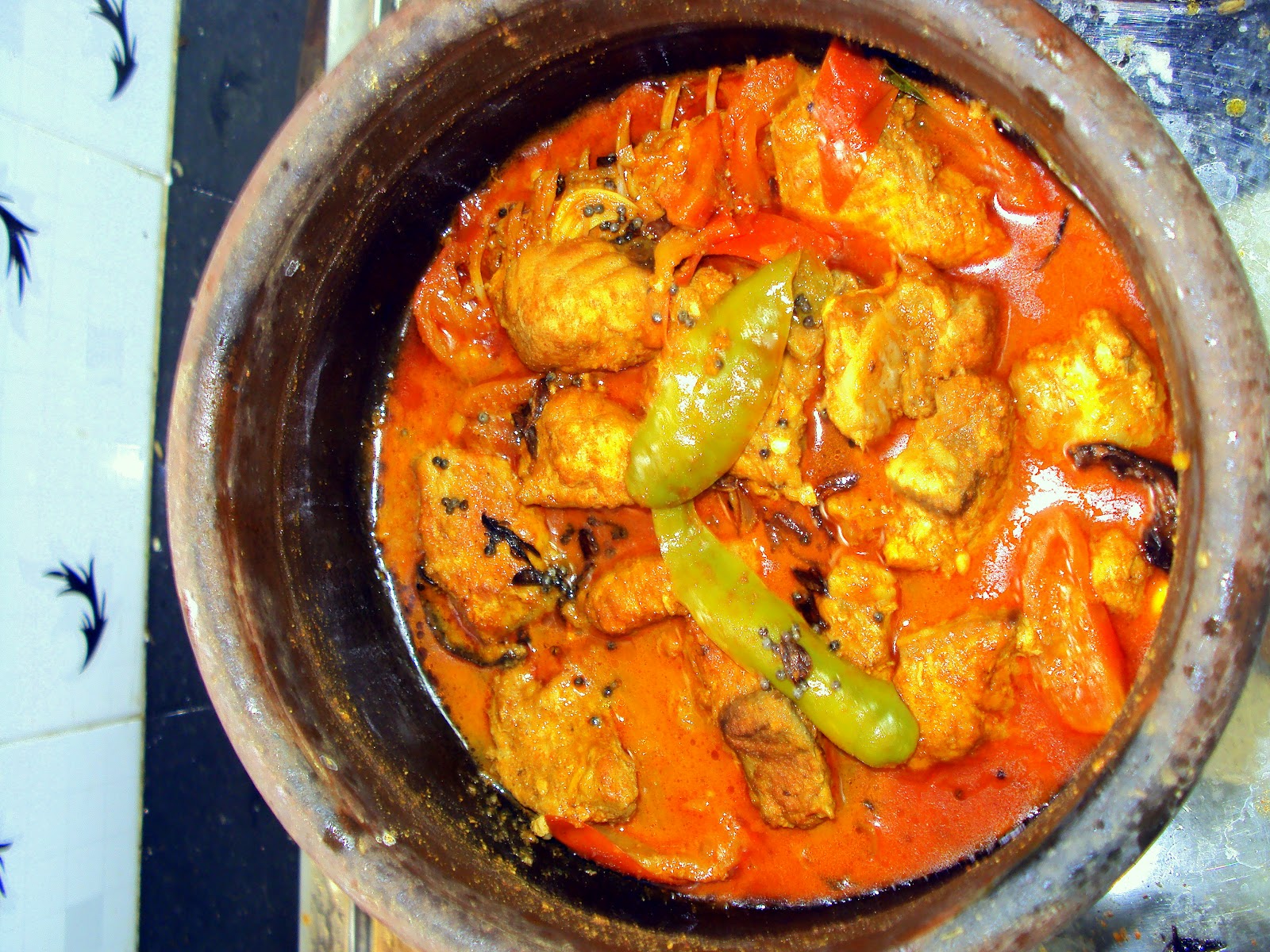 Rasoi (Cooking Experiments/Recipes): Nadan Chatty Meen Curry(Fish Curry)