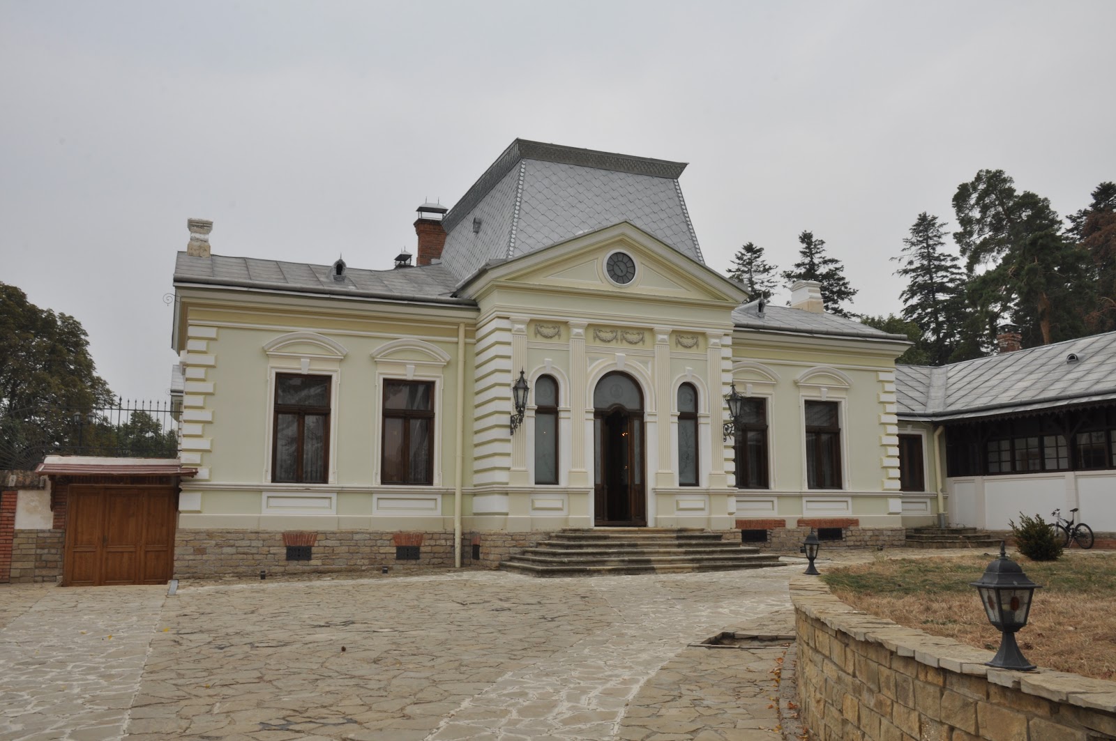 Dichisurile Ralucai: Excursie în România - 7 - Conacul Polizu