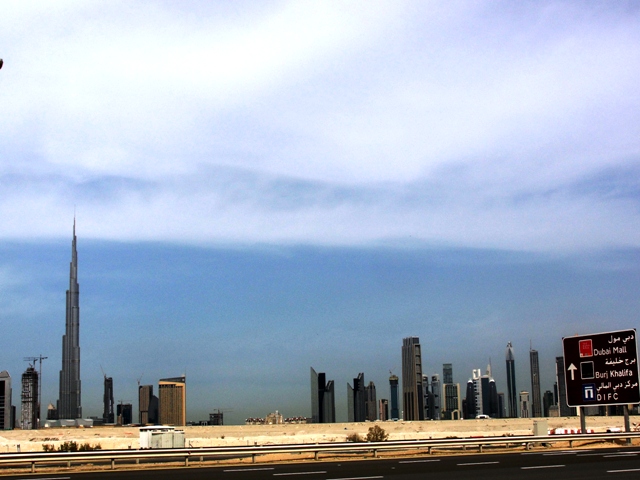Dubai, UAE: The New World Landmark: Dubai-UAE Weather - Freak Weather ...