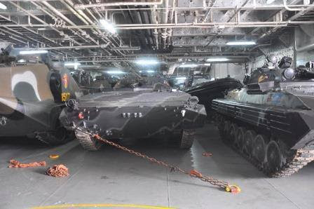 INFO MILITER: KRI Makassar-590 Angkut Personel Dan Ranpur