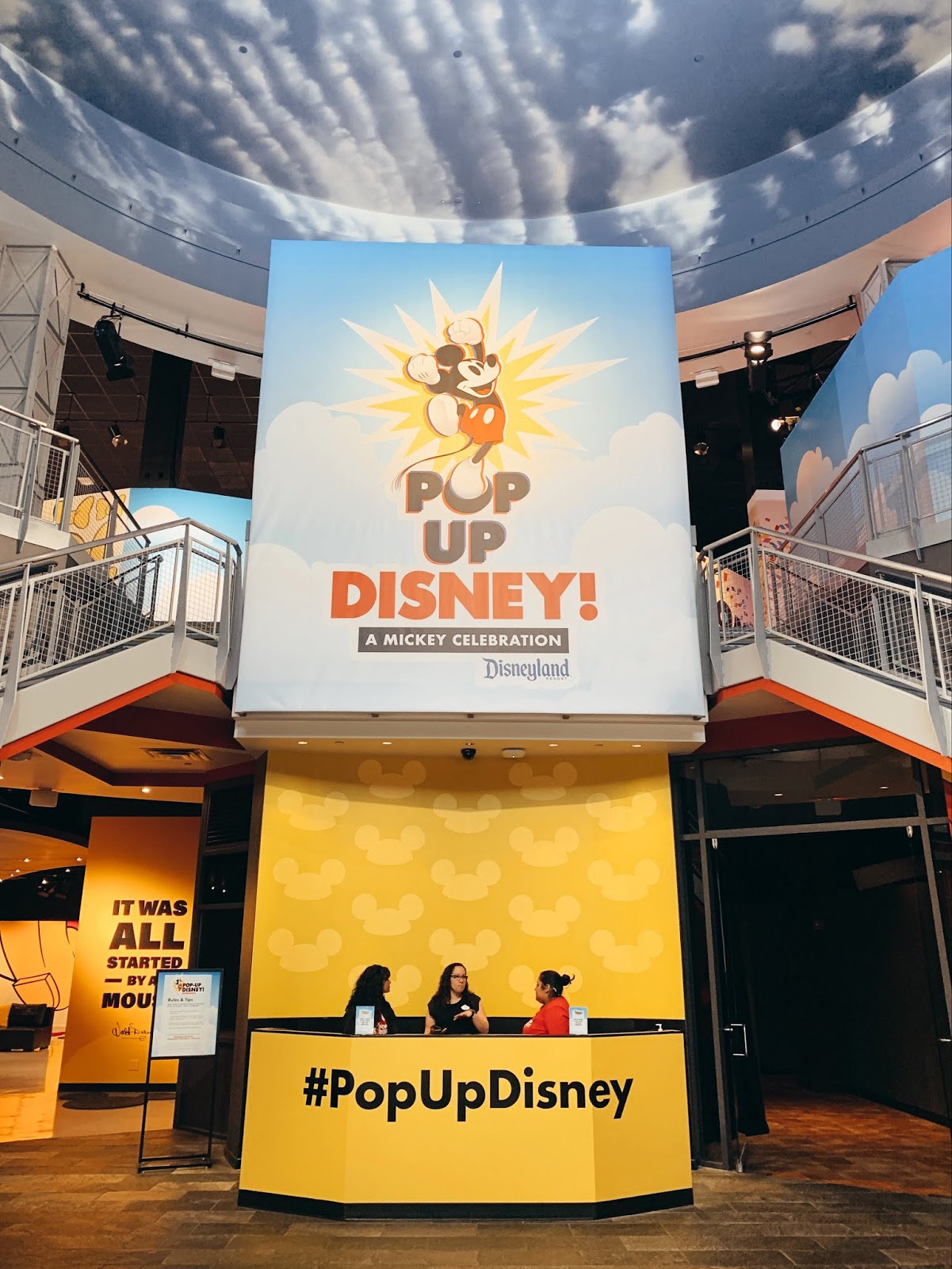 Pop-Up Disney: A Mickey Celebration - THE PATRICIOS