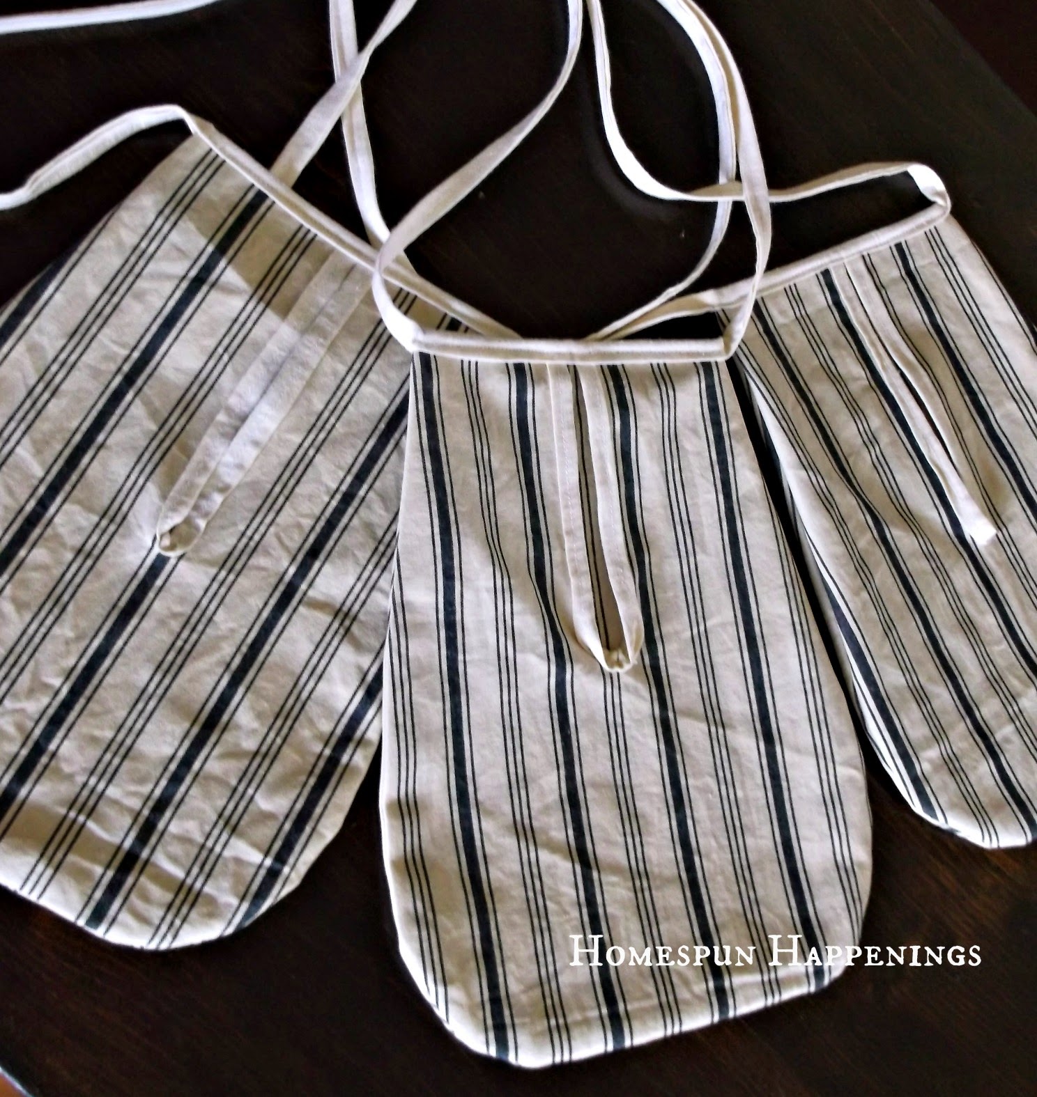 Homespun Happenings: Colonial Pockets