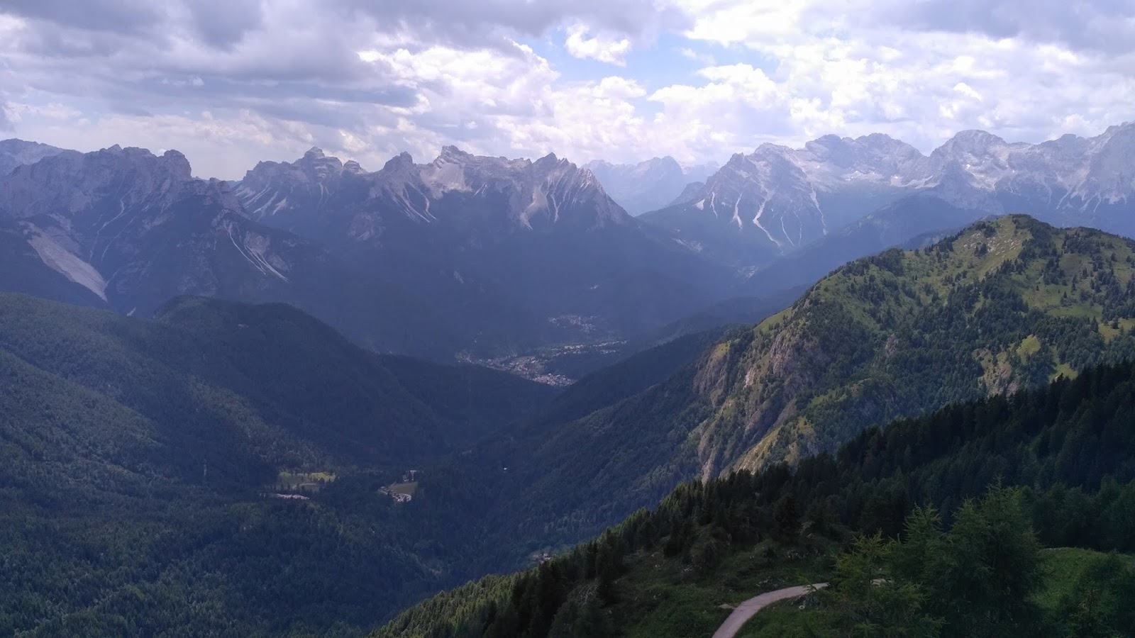 SALITA AL RIFUGIO DOLOMITES (MONTE RITE) DA PASSO CIBIANA