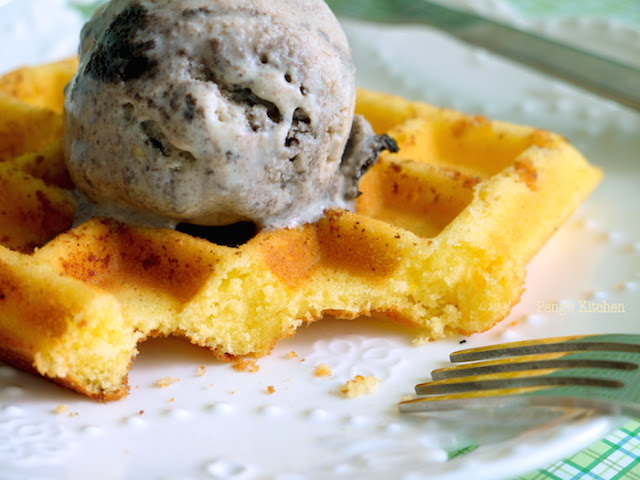 Peng's Kitchen: Cake Waffles + Oreo Ice-cream