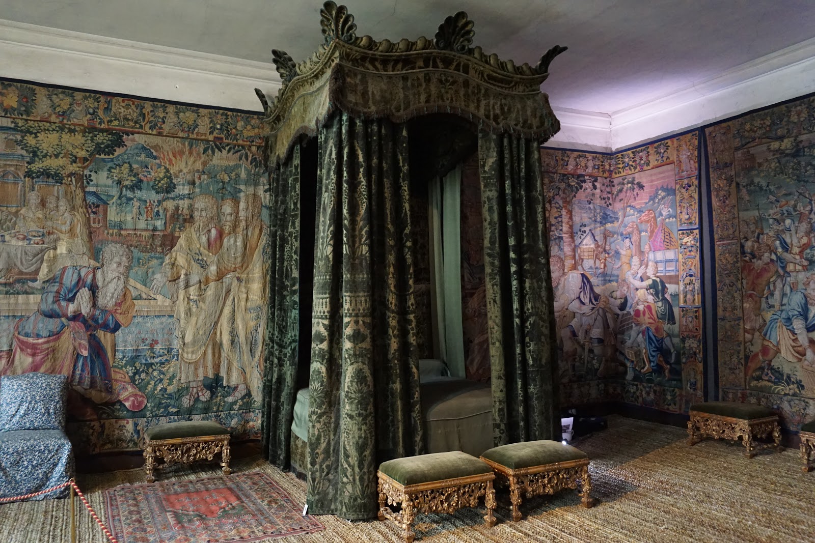 Milly Jane Maven: Hardwick Hall's Four Poster Beds