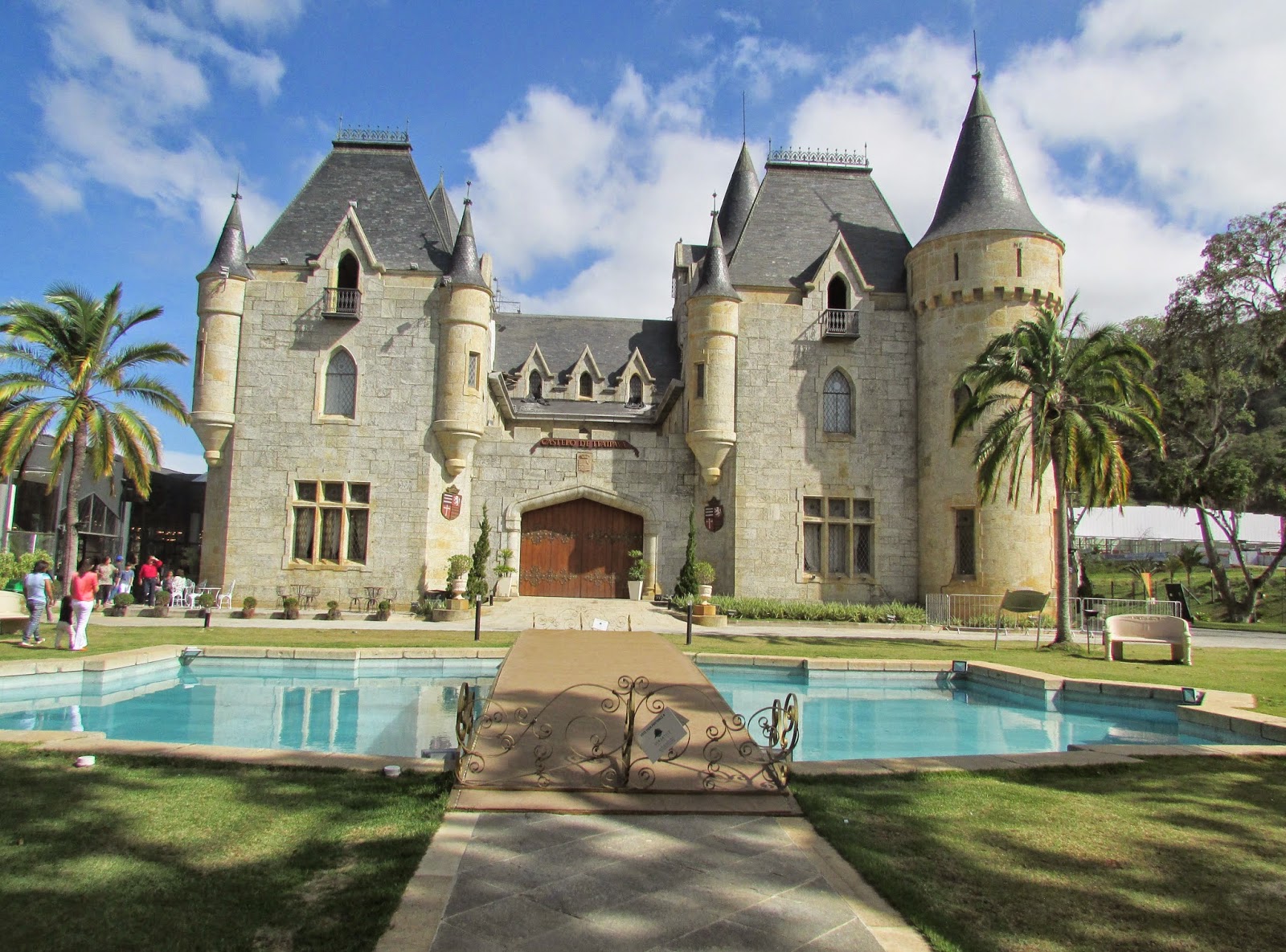 VALTER DESIDERIO BARRETO: Saiba tudo sobre O Castelo de Itaipava