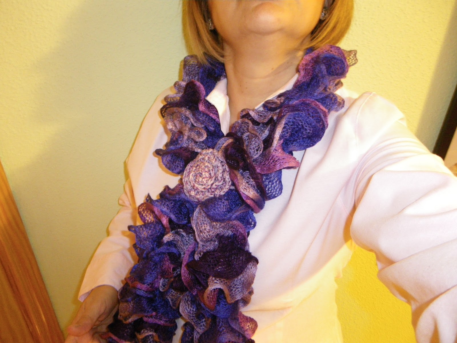 El blog de la abuela Mary: Bufanda Katia morada