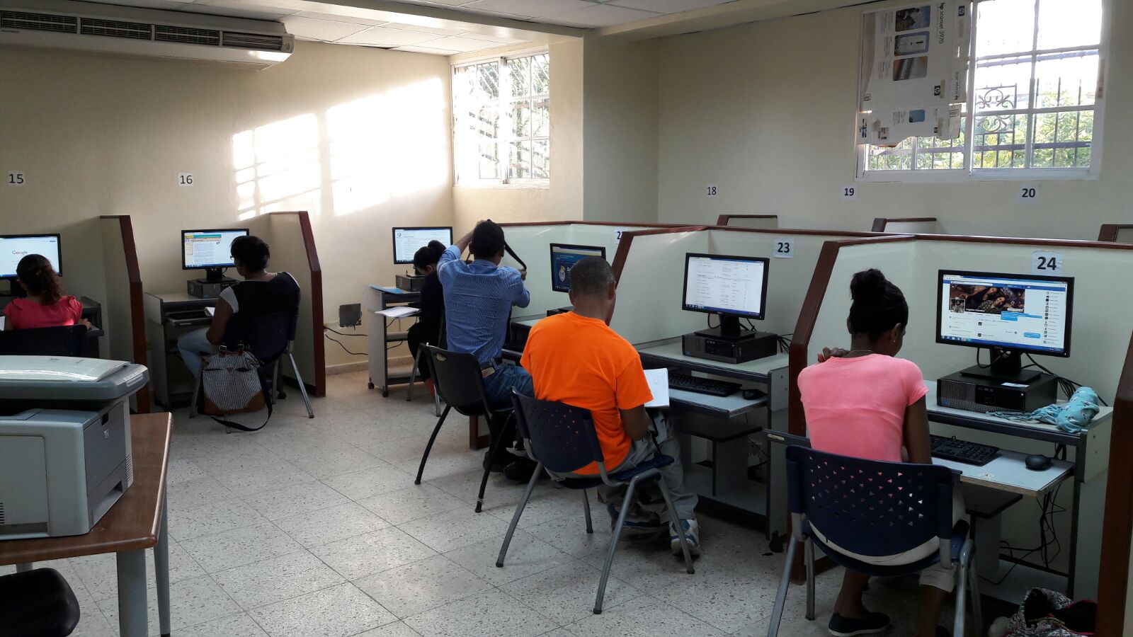 Estudiantes de la UASD expresan satisfacción por remodelación de Sala ...