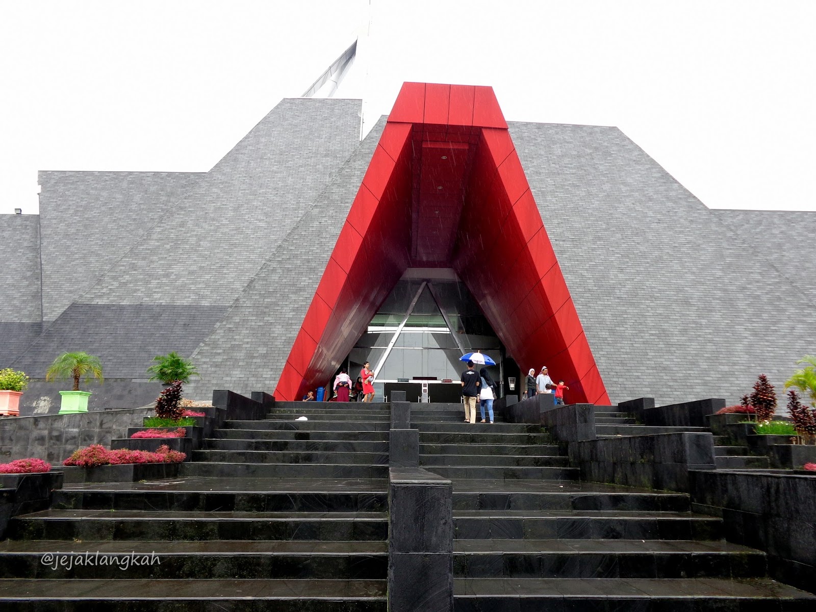 wisata edukasi ke museum gunung merapi | BludStory