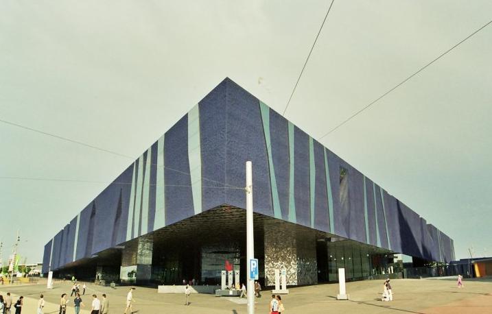 Cuerpos geométricos: Prismas triangulares en la realidad