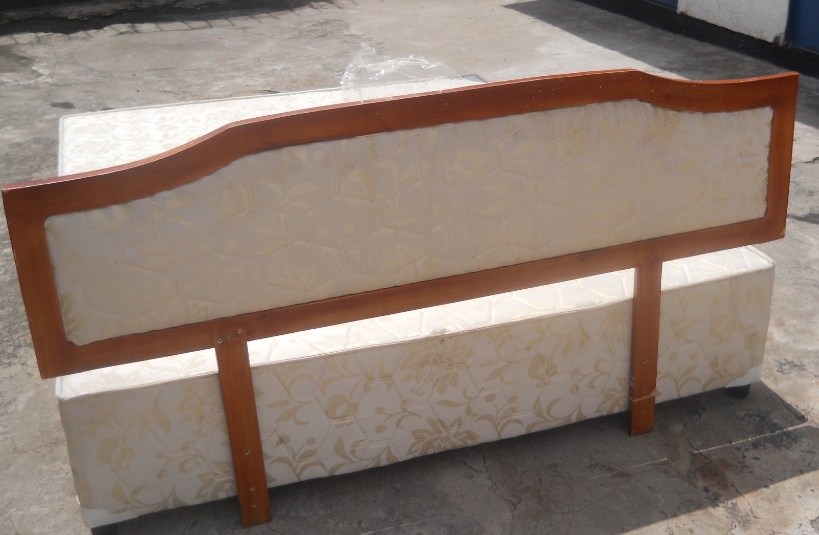 SOLD......Frem ya kitanda inauzwa...size 5 by 6....Bei inanzia 200,000 ...