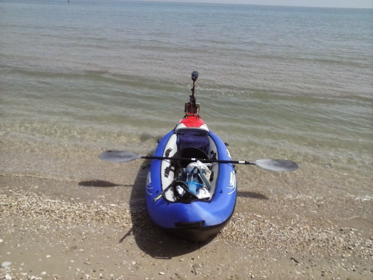 kayak a motore: montare un motore elettrico ad un kayak gonfiabile