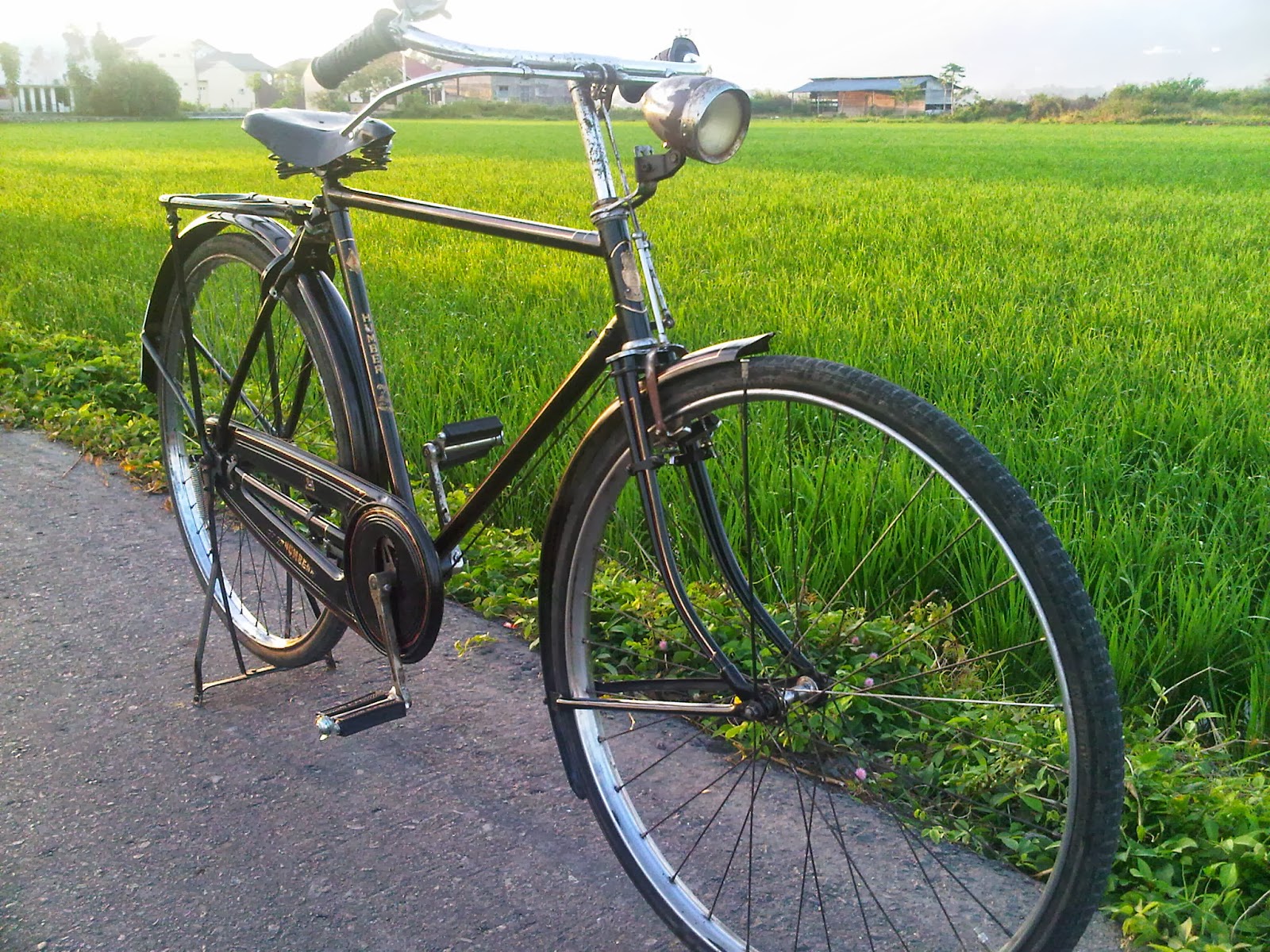 Tuha Harimaoduha: Onainö... Ami Li Moroi ba Gö: Humber Sepeda Onthel ...