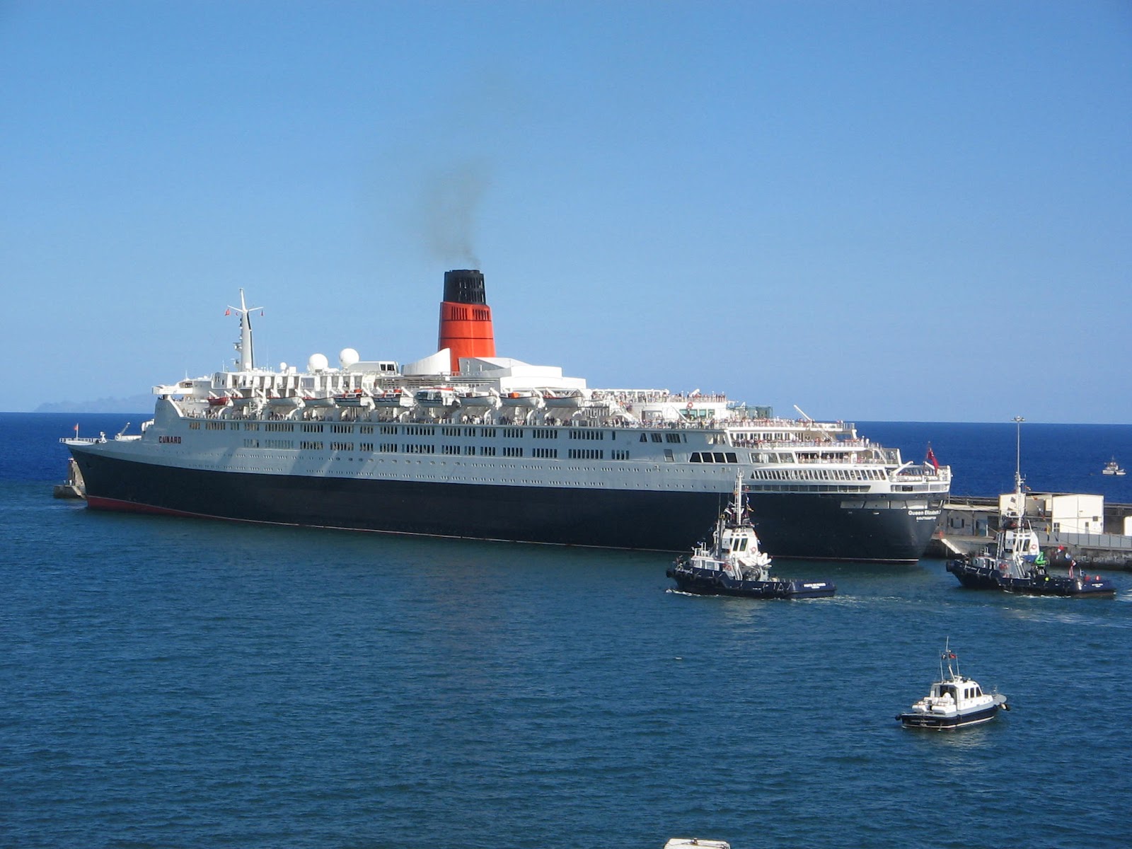 QE2's farewell call in Funchal