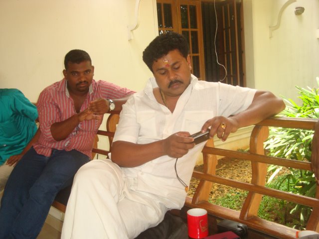 JANAPRIYA NAYAKAN DILEEP: DILEEP HOUSE VISIT BY FANS