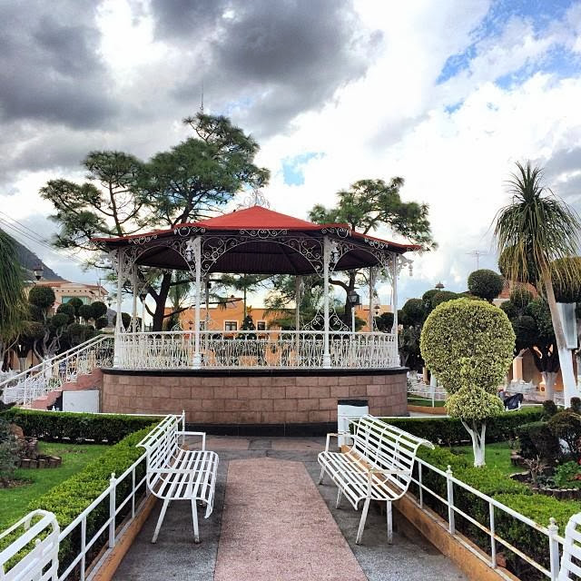 Jaime Ramos Méndez: Kiosco de la plaza principal en Pajacuarán ...