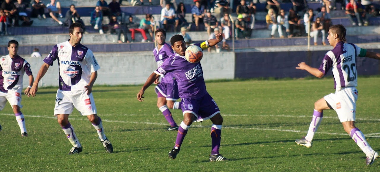Fútbol Mundial Kits - Uruguay: Defensor Sporting - 2012 (home y away)