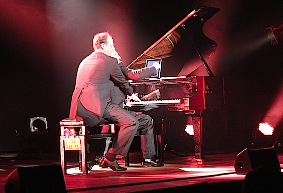 Nicole Bertin Infos: Peter Hens et Bart Van Caenegem : Pas frivoles ...