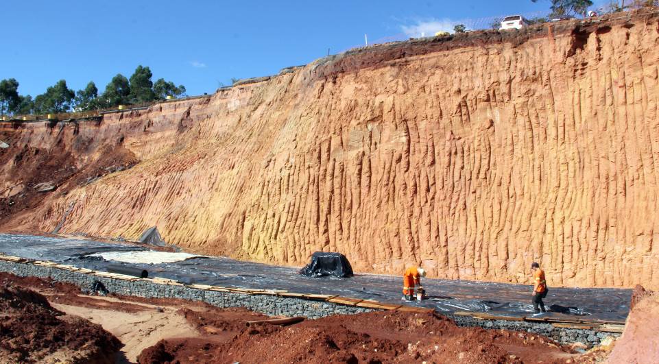 PARANÁ: TECNOLOGIA ESPECIAL É APLICADA NA RECONSTRUÇÃO DO ATERRO DA PR-092