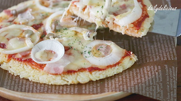 dailydelicious: Rice Pizza: Super quick, and easy pizza