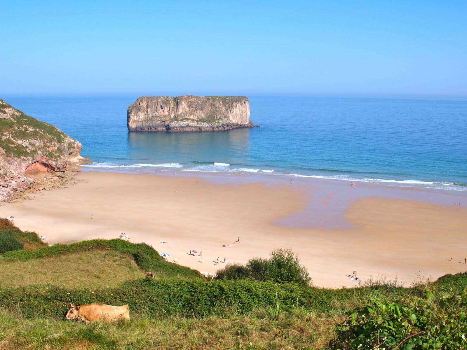 Piedra: Playa de Andrín, Llanes.