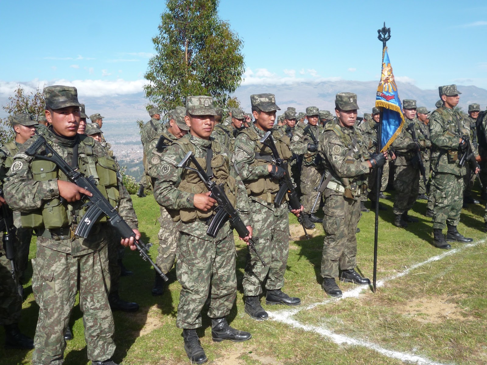 "Group 10 Noticías-Huancayo": El Ejercito Peruano hace llamado a ...