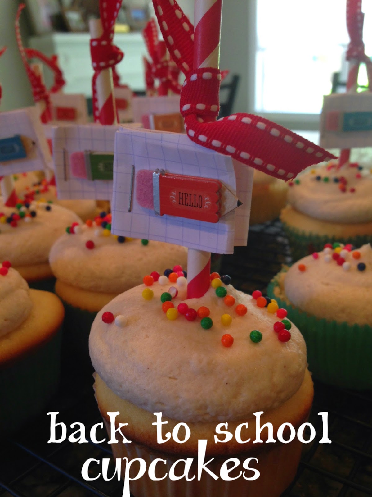 shortcake + shoes: .back to school cupcakes.