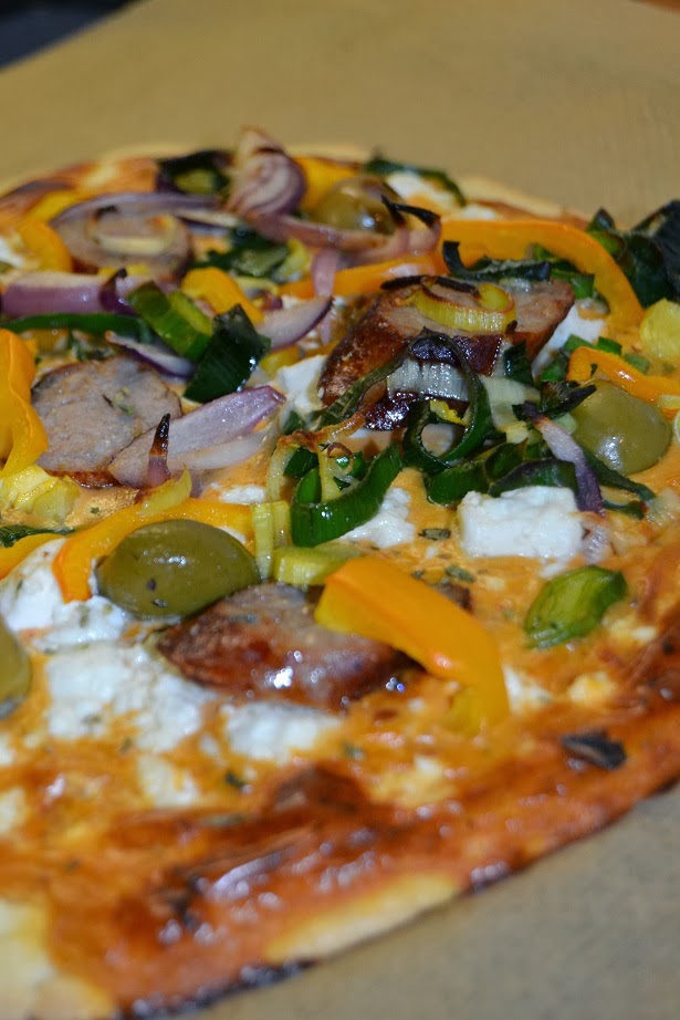 Frostrosor: Smördegspizza med creme fraiche-röra och smarrig fyllning