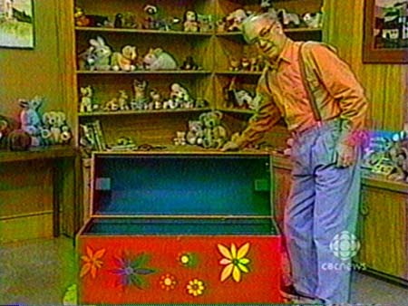 A POP CULTURE ADDICT - IN REHAB: I Want A Tickle Trunk!