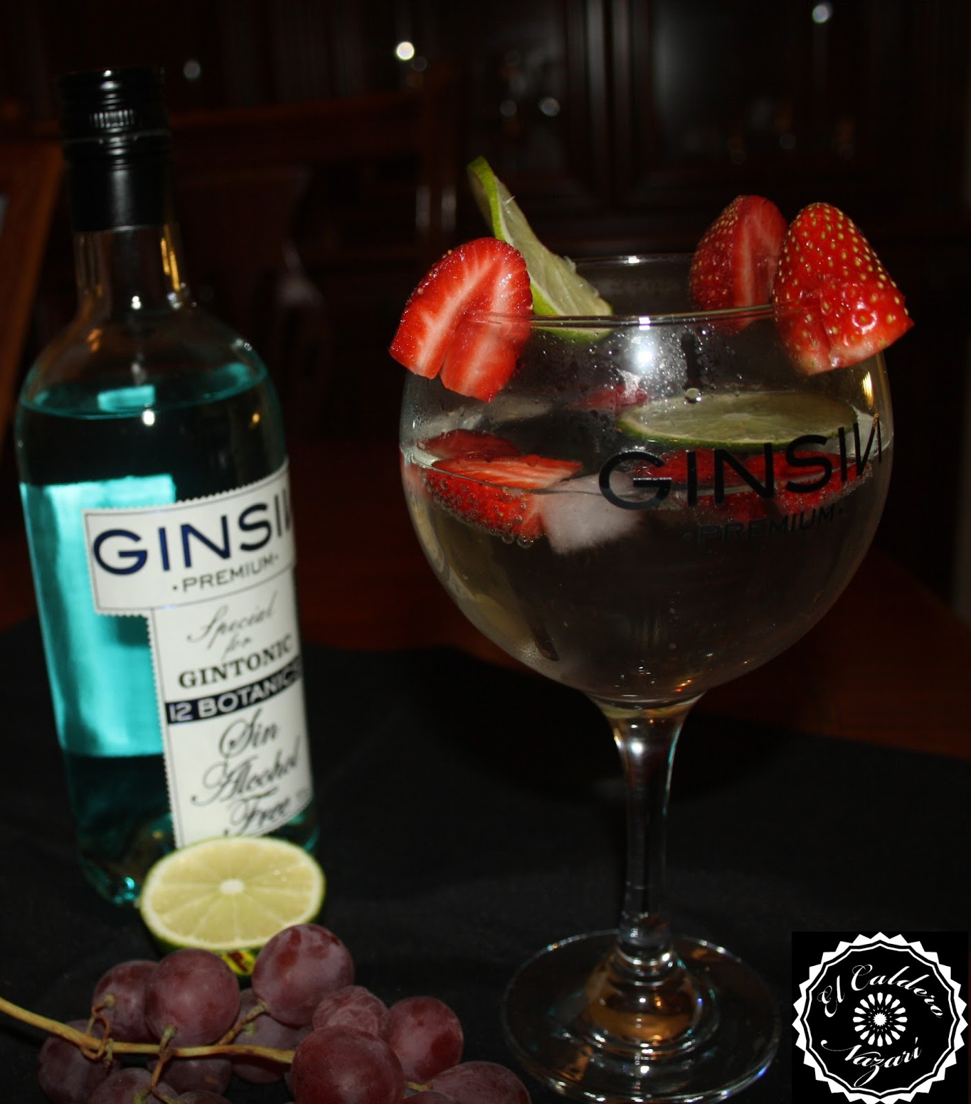 EL CALDERO NAZARÍ: GIN TONIC SIN ALCOCHOL CON FRUTOS ROJOS