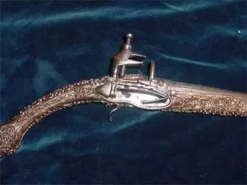 FDRA - Fuerza Terrestre: Mesa de diseño: Munición sin casquillo