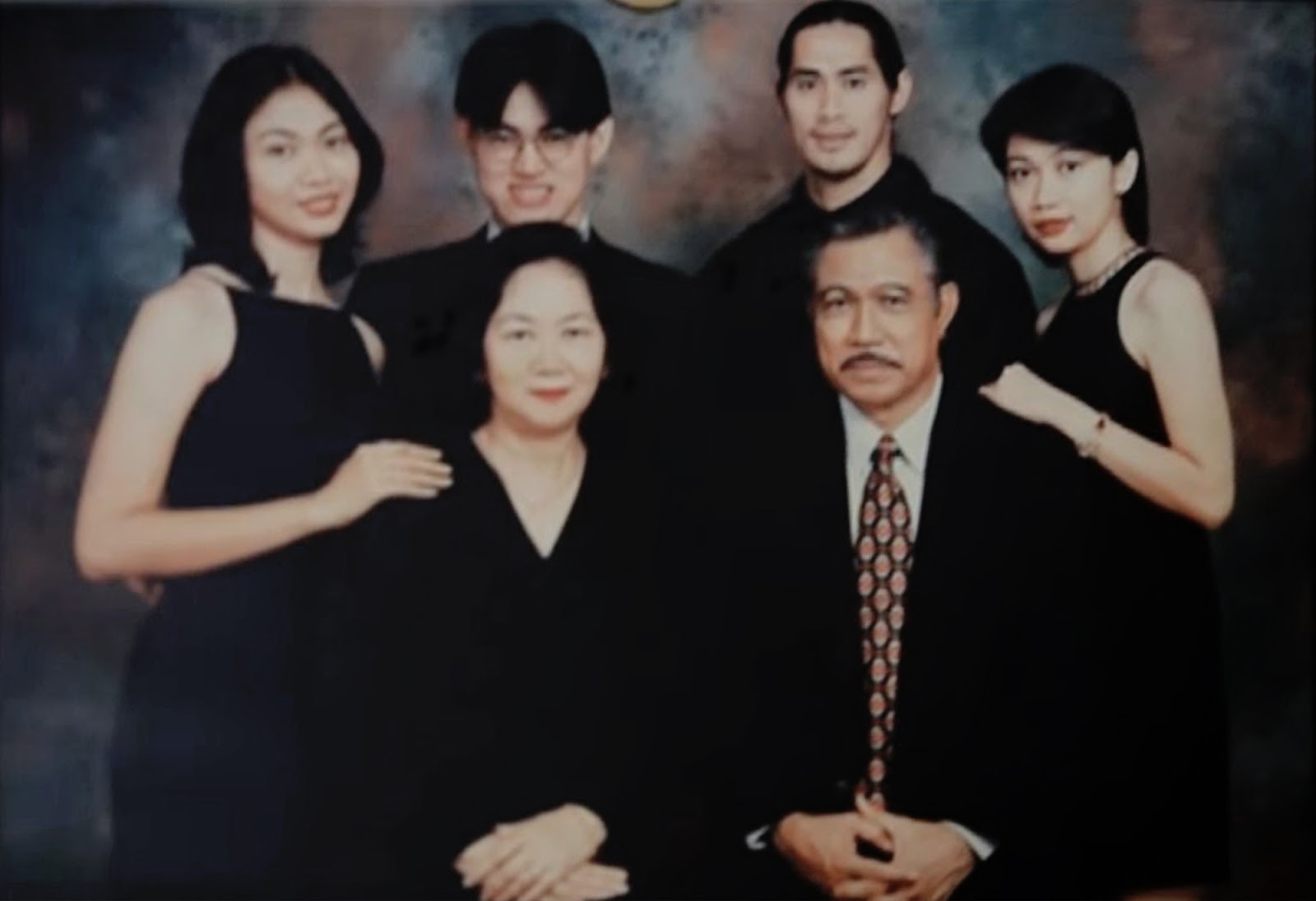 Amboun Muaniez'se : ADE RAI FAMILY ( Keluarga Ade Rai )