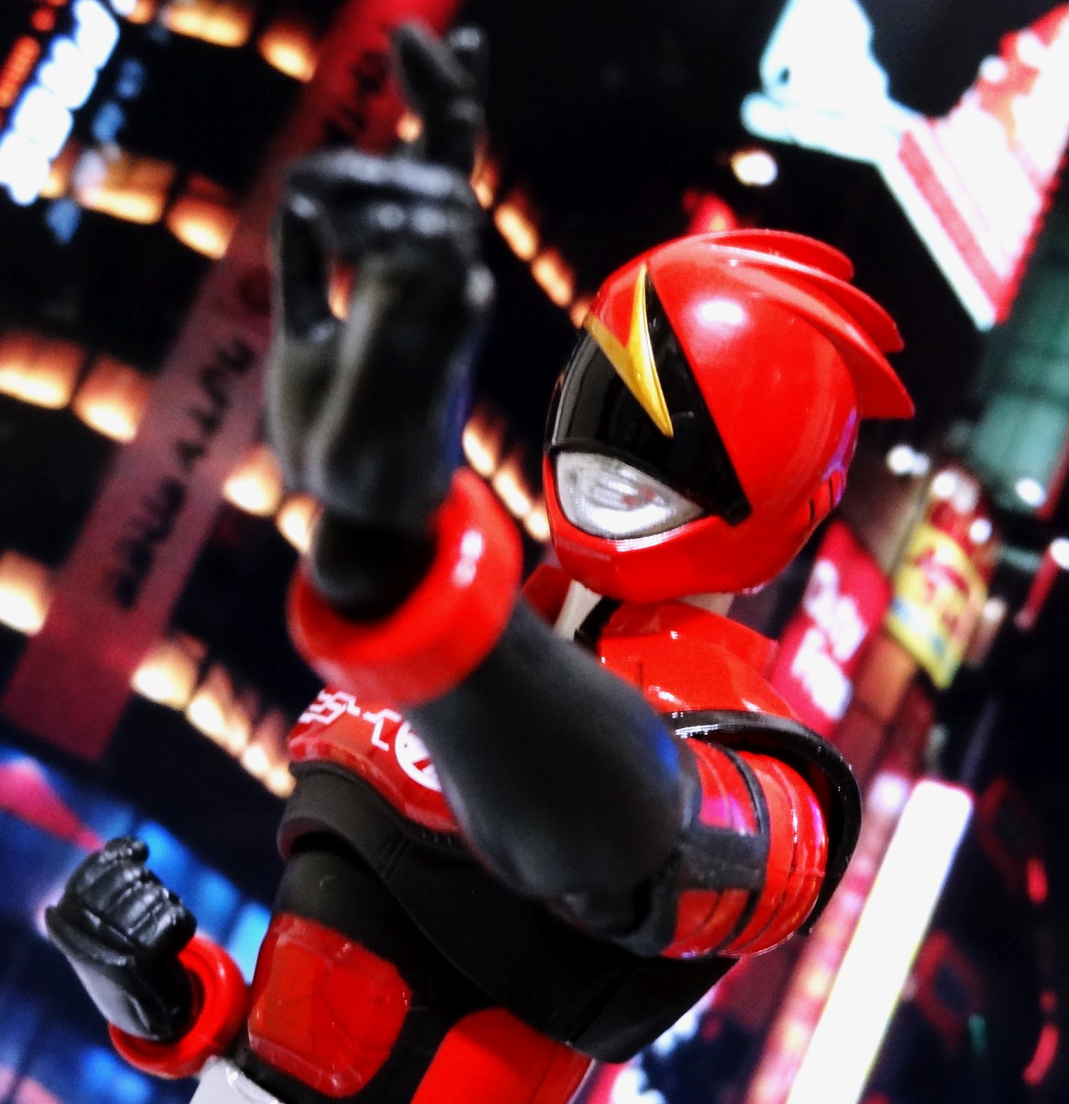 Room 202 Pho-TOY-Graphy: S.H.Figuarts Akiba Red (Review)