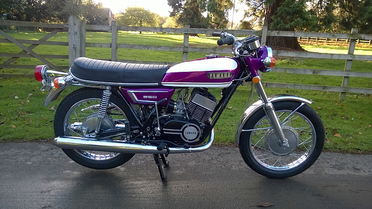 Ferro Velho Motos Antigas : Fantástica Lilás ou Roxa Yamaha R5 --350 cc ...