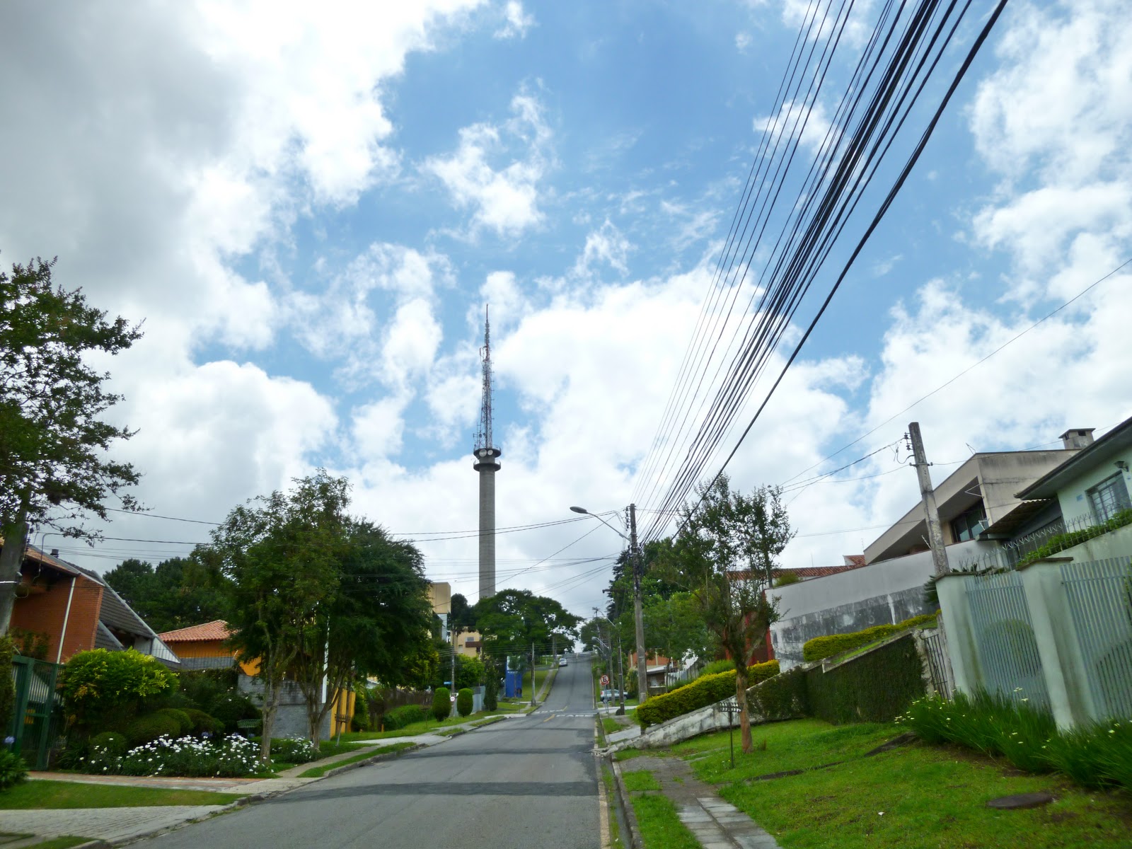 AlcBlog: Contrastes do bairro Mercês...