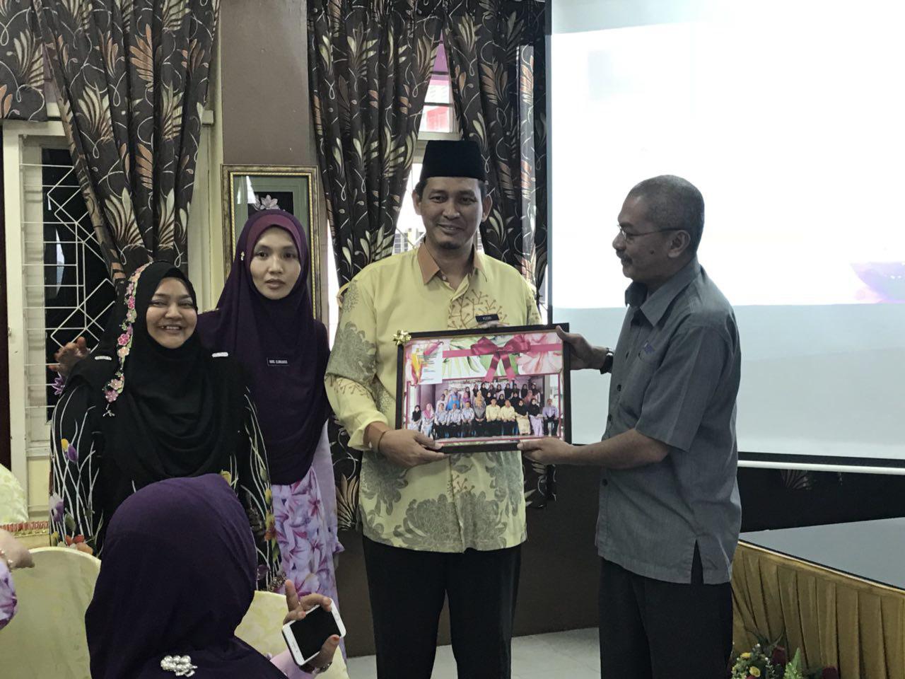 BLOG RASMI SMK BBST: LAWATAN PENANDA ARASAN DARI SMK BALUNG, TAWAU, SABAH