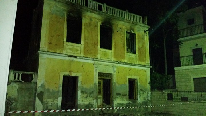 DARWINKALYMNOSNEWS: (vid) ΦΩΤΙΑ ΣΕ ΠΑΛΙΟ ΑΡΧΟΝΤΙΚΟ ΣΤΗΝ ΚΑΛΥΜΝΟ